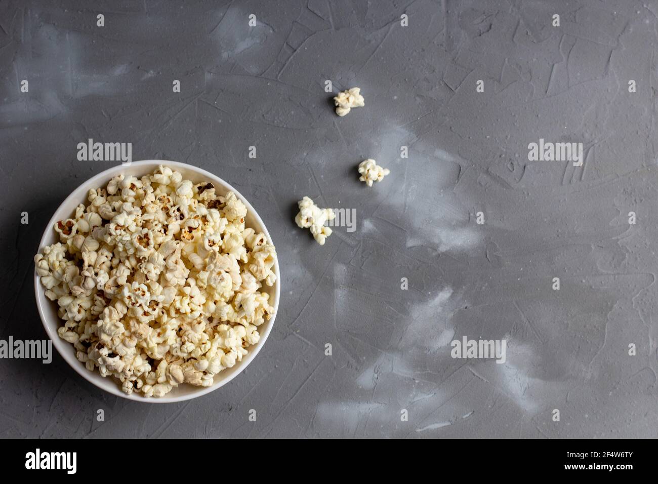 Popcorn in white bowl on grey table. Top view with copy space Stock ...