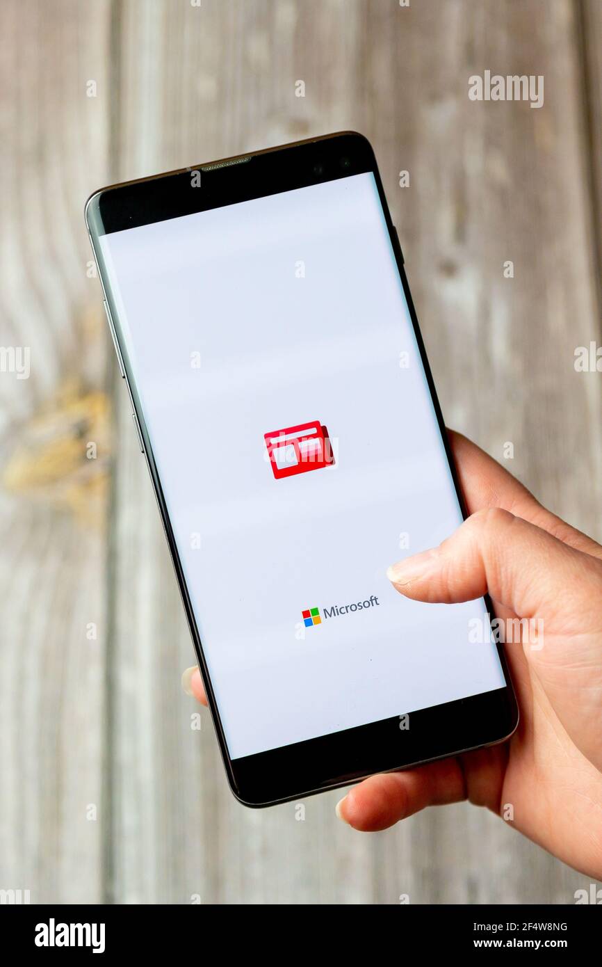 Microsoft news mobile phone hi-res stock photography and images - Alamy