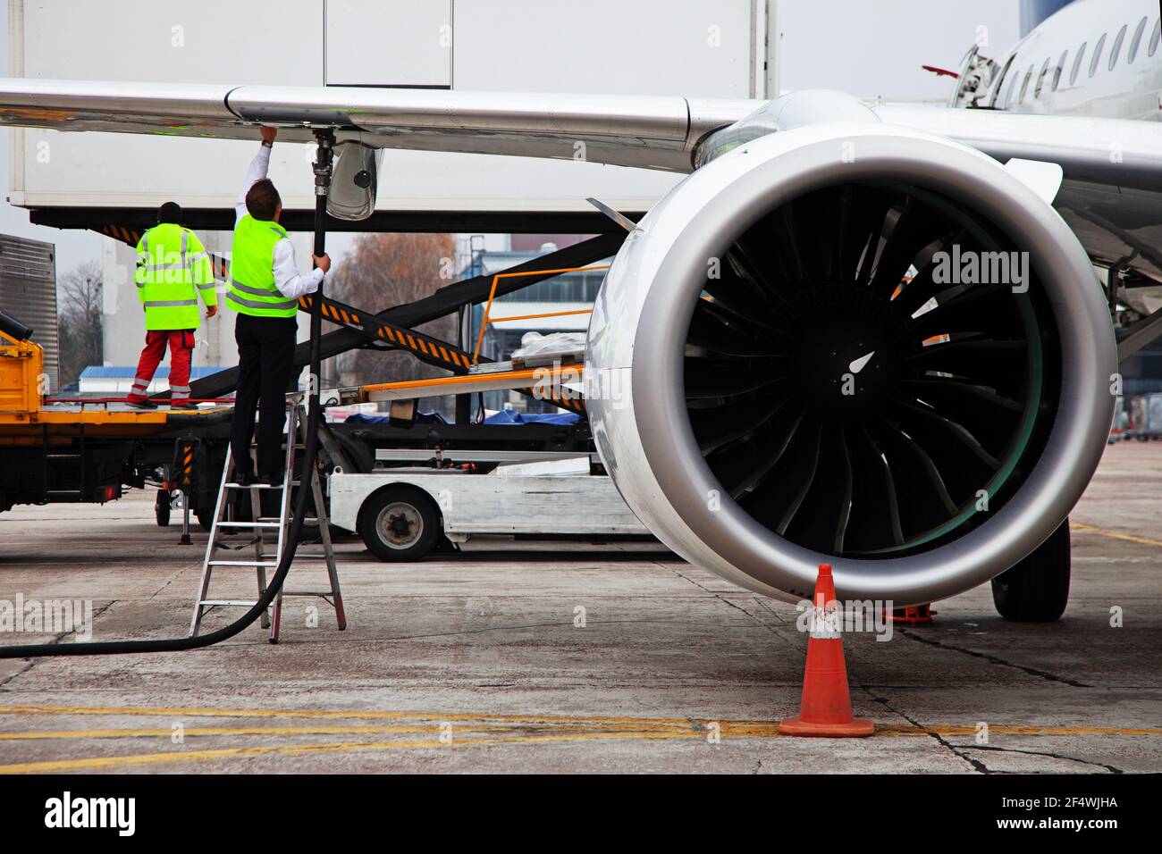 Airline refueling fuel airport hi-res stock photography and images - Alamy
