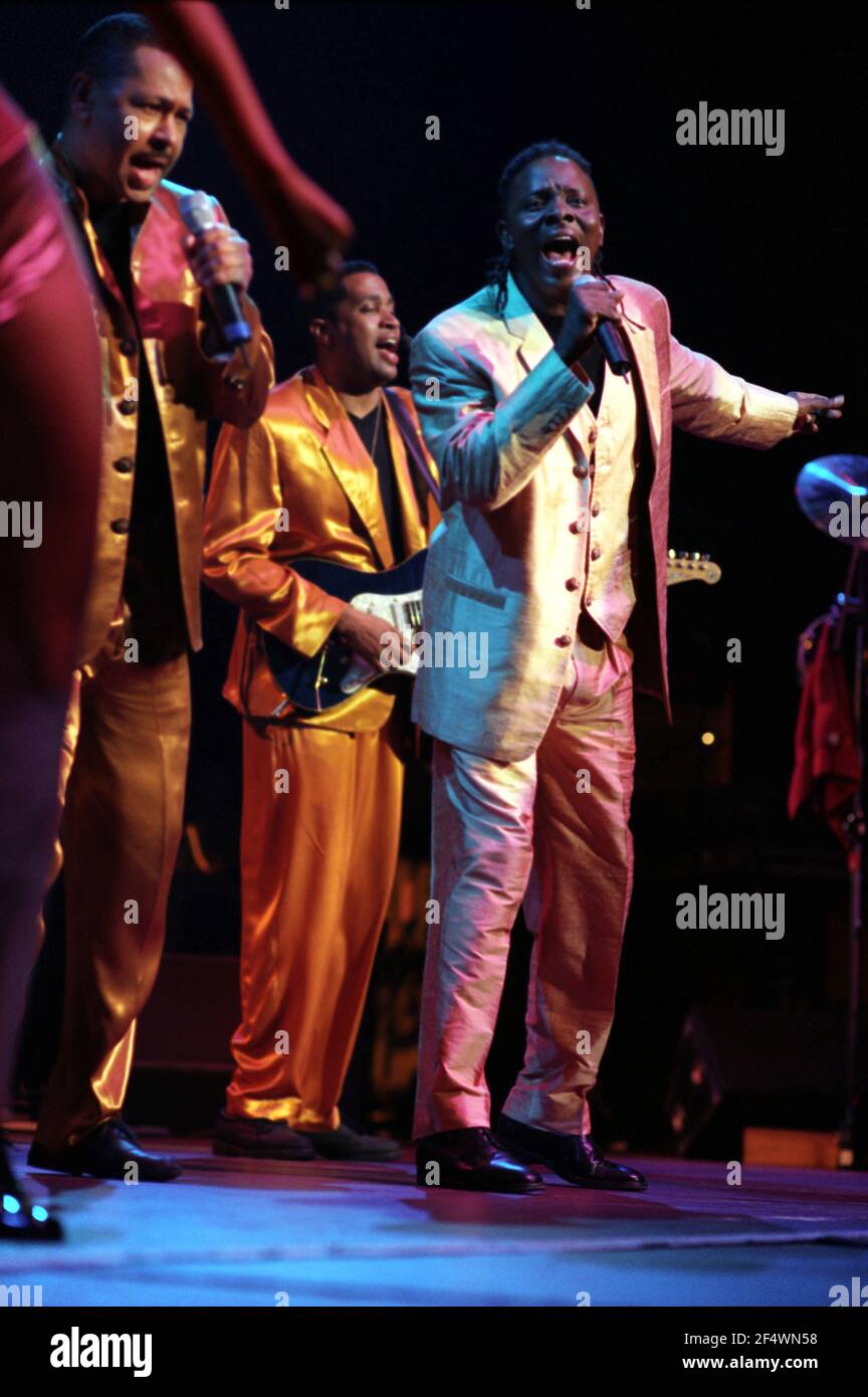 Earth wind and fire band hi-res stock photography and images - Alamy