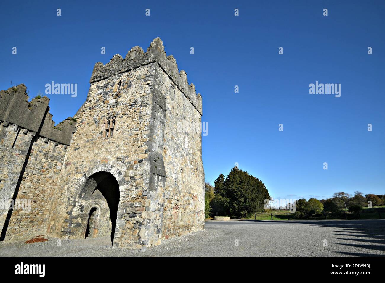 Howth castle dublin hi-res stock photography and images - Alamy