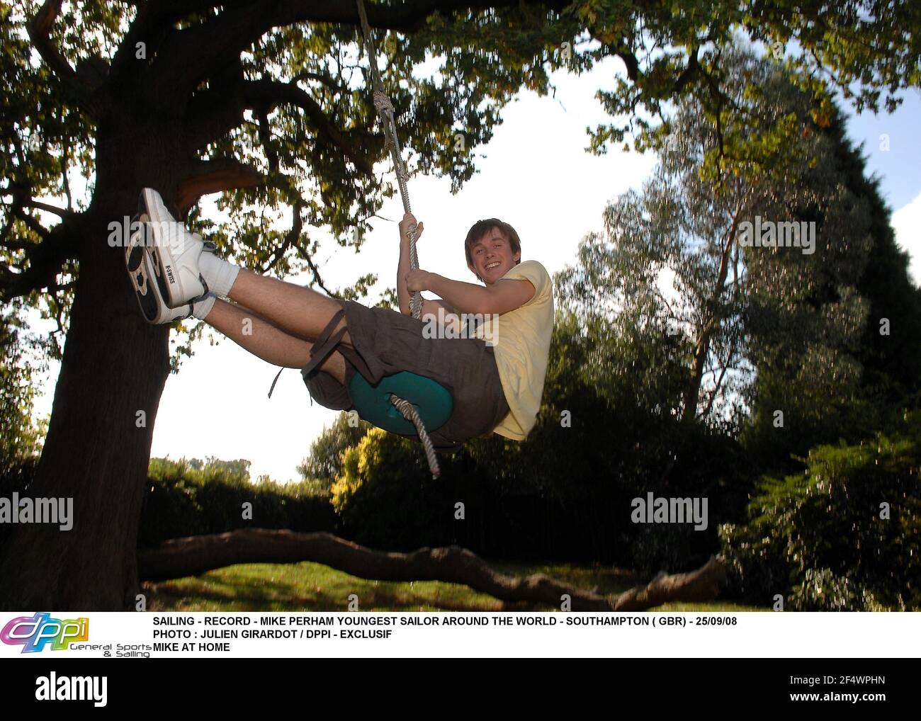 SAILING - RECORD - MIKE PERHAM YOUNGEST SAILOR AROUND THE WORLD ...