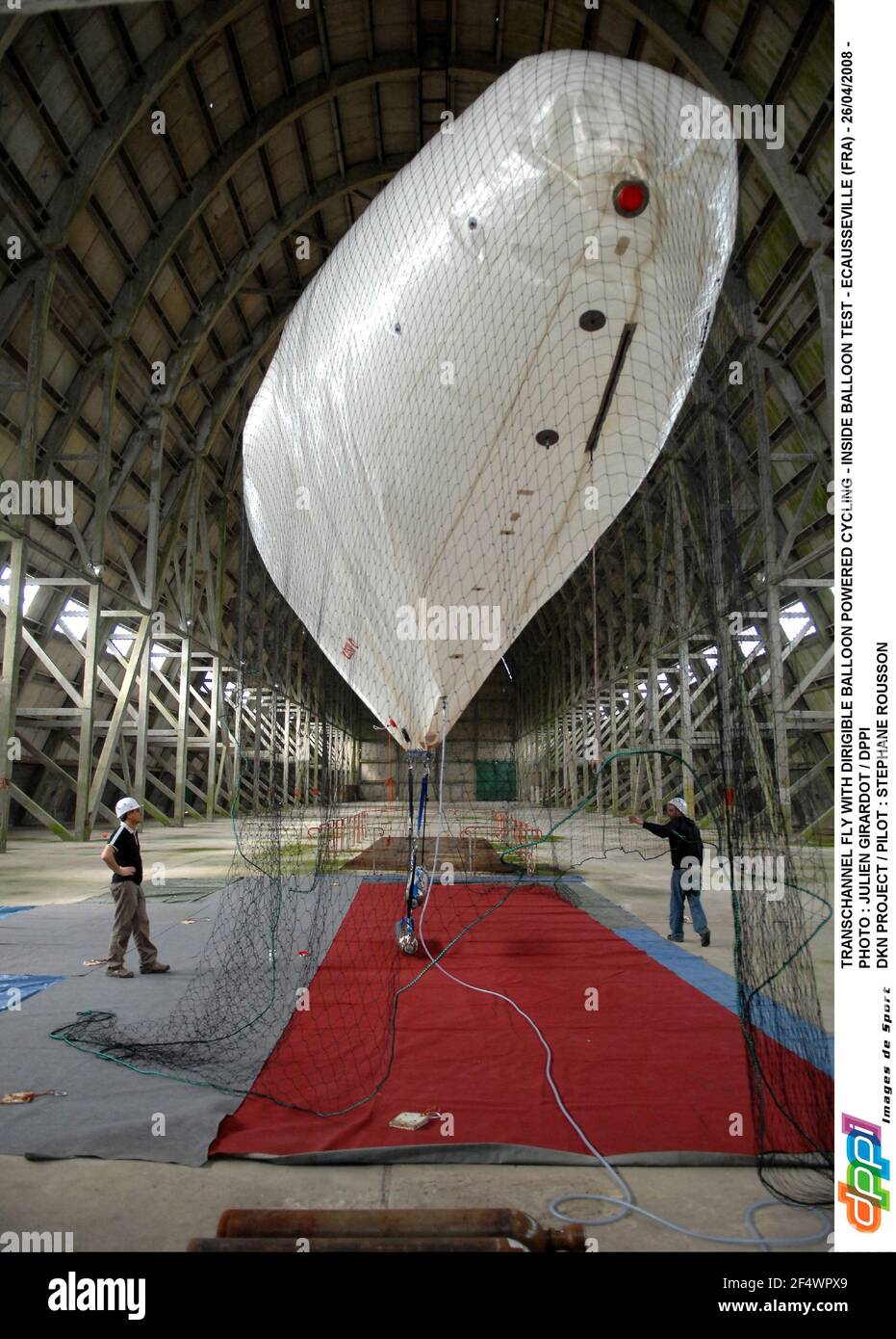 TRANSCHANNEL FLY WITH DIRIGIBLE BALLOON POWERED CYCLING - INSIDE ...