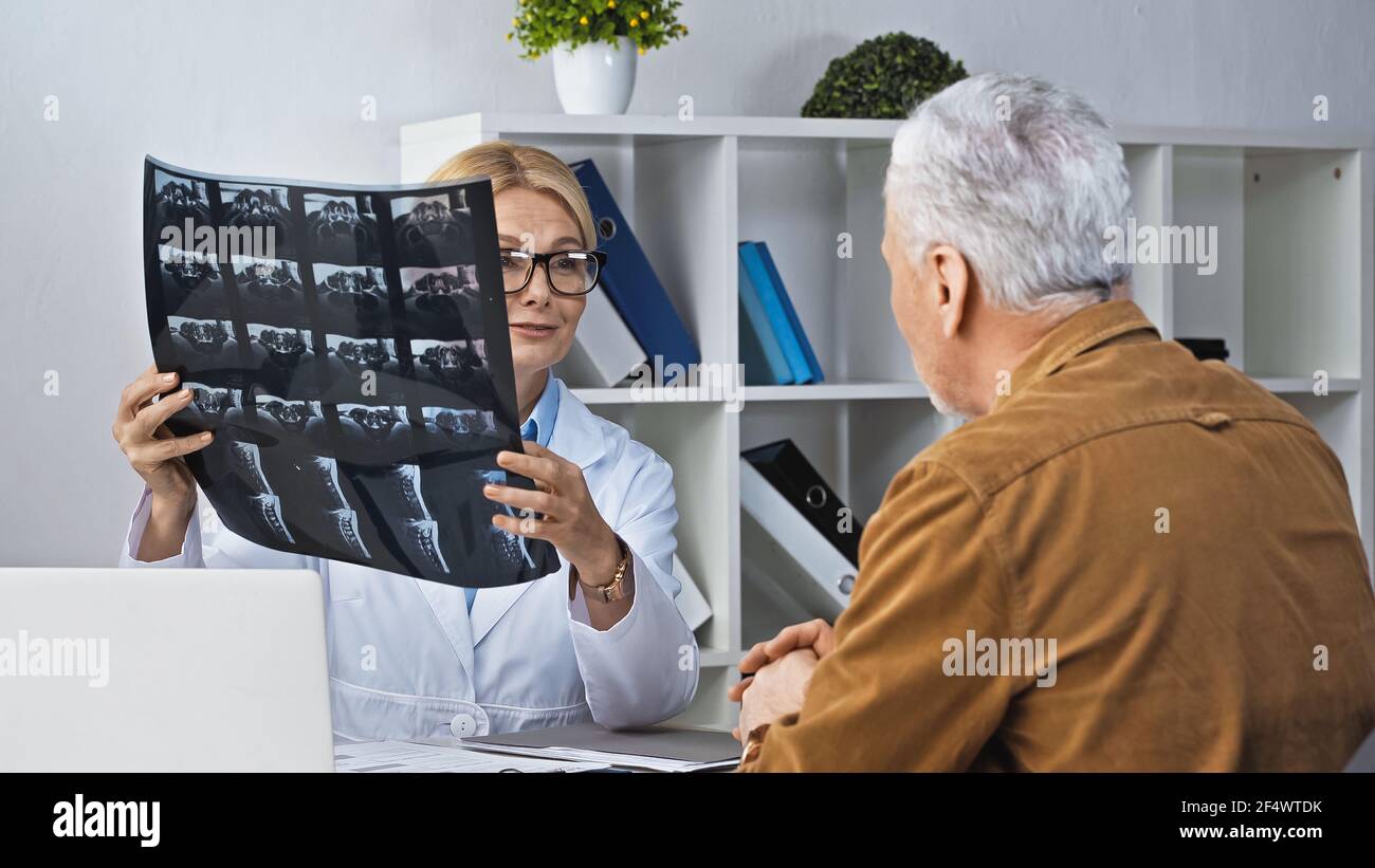 doctor showing x-ray to patient during consultation in hospital Stock ...