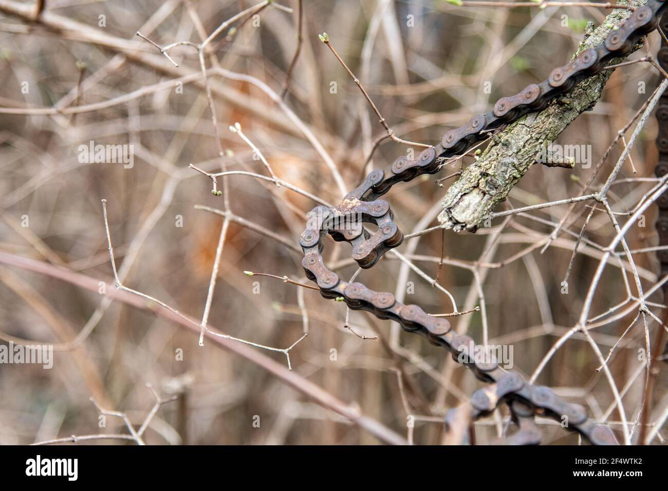 Rusty bike chain hi-res stock photography and images - Alamy