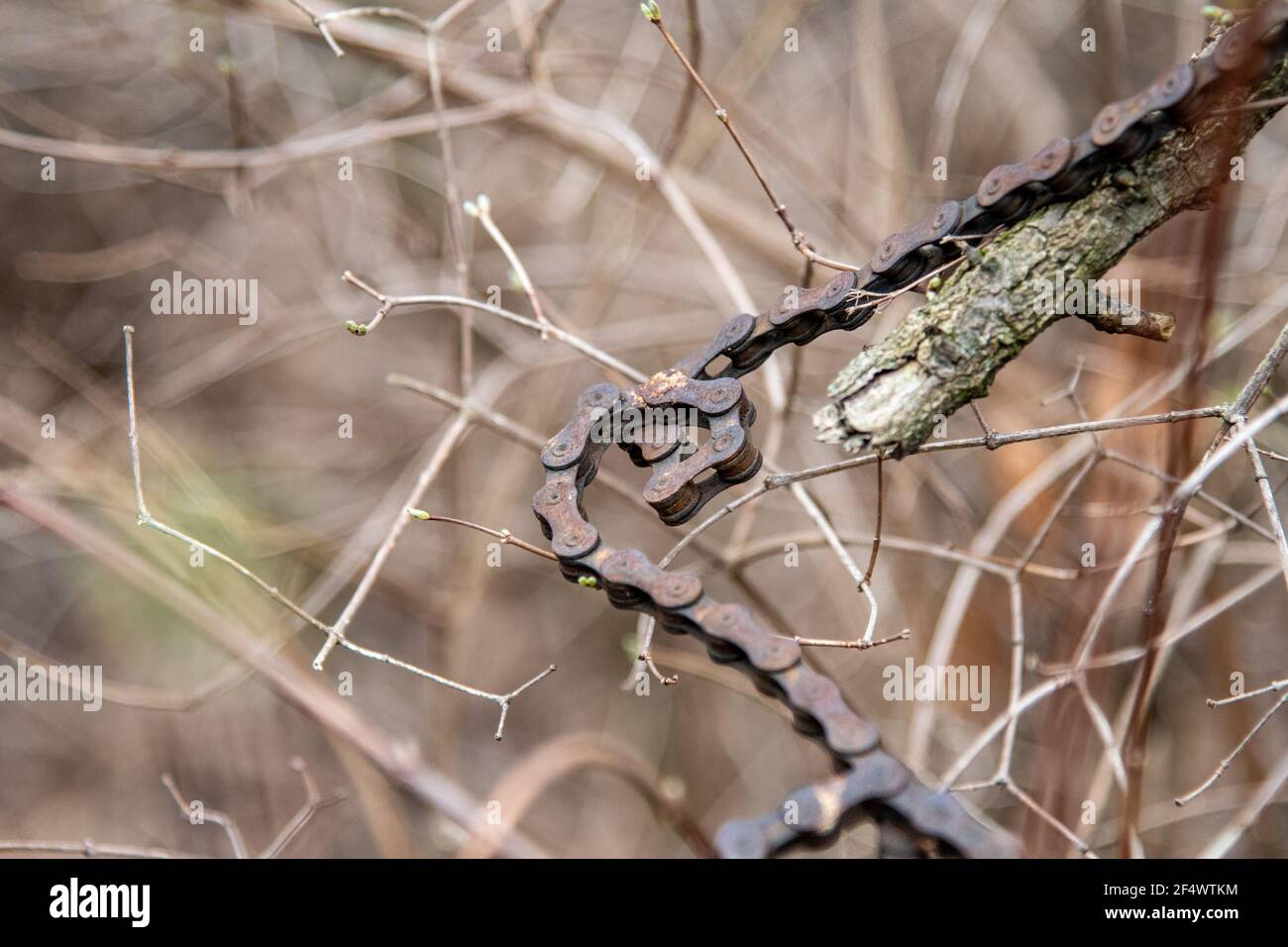 Rusty bike chain hi-res stock photography and images - Alamy