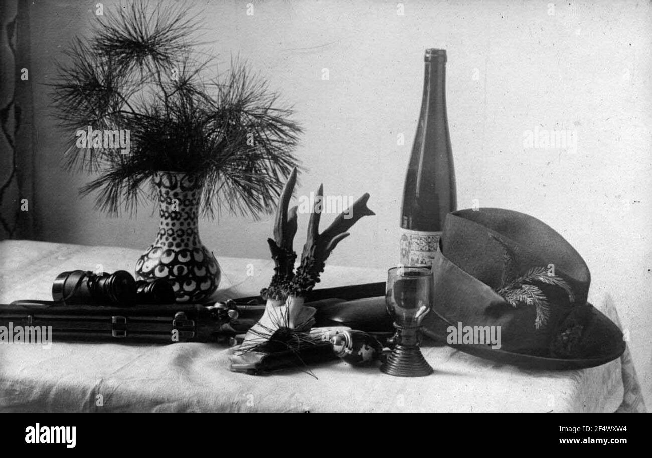 Hunting still life Stock Photo - Alamy