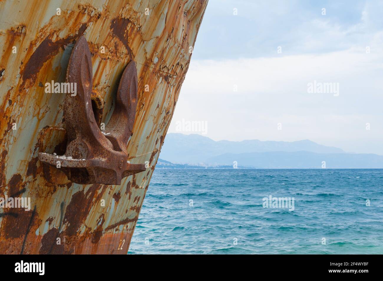 Cargo ship anchor damage hi-res stock photography and images - Alamy