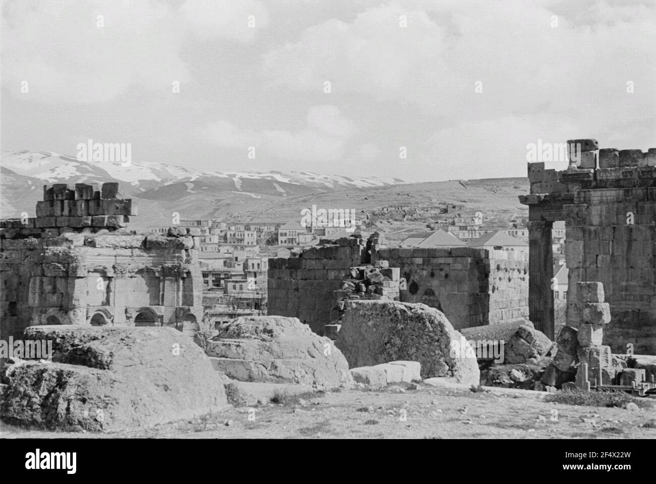 Travel photos Lebanon. Baalbek. Temple system (101/300). View to the ...