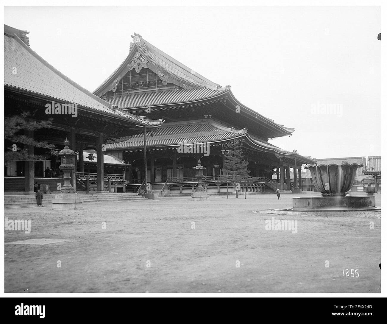 Higashi Black and White Stock Photos & Images - Alamy