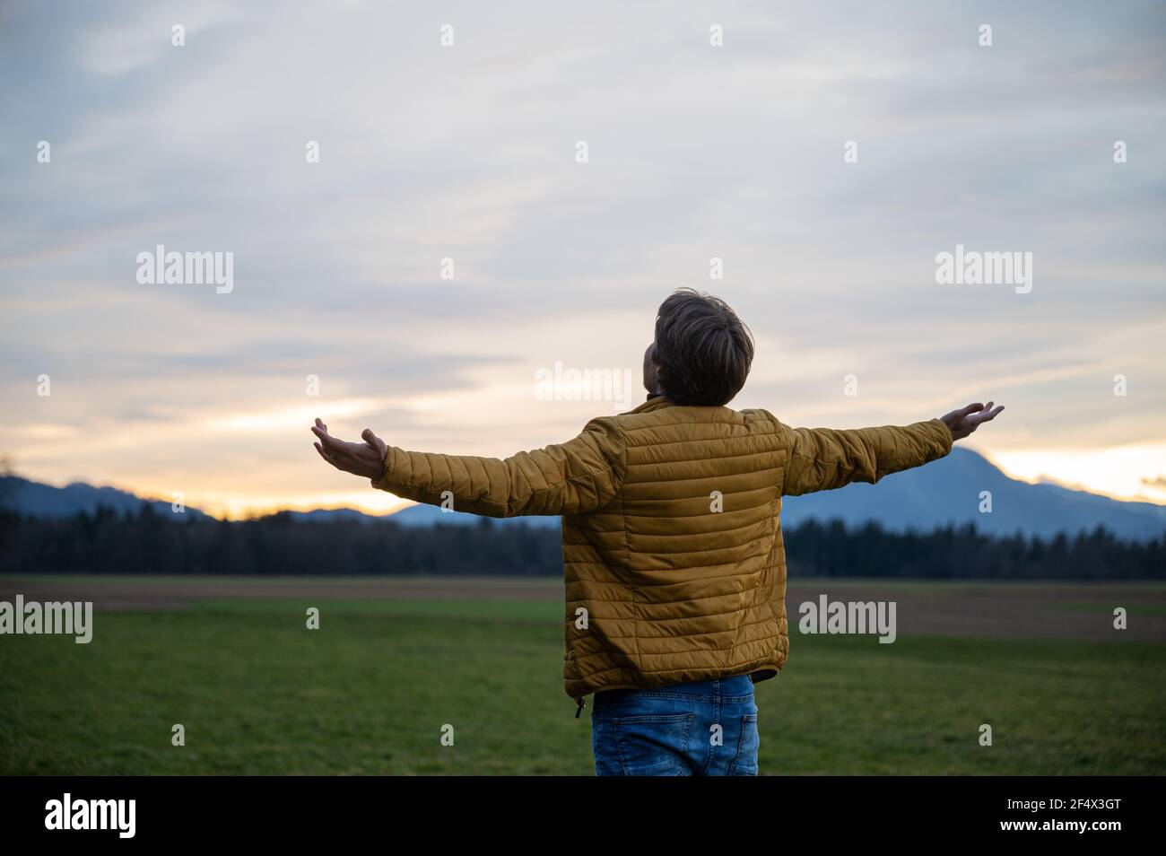 Man arms spread wide hi-res stock photography and images - Alamy