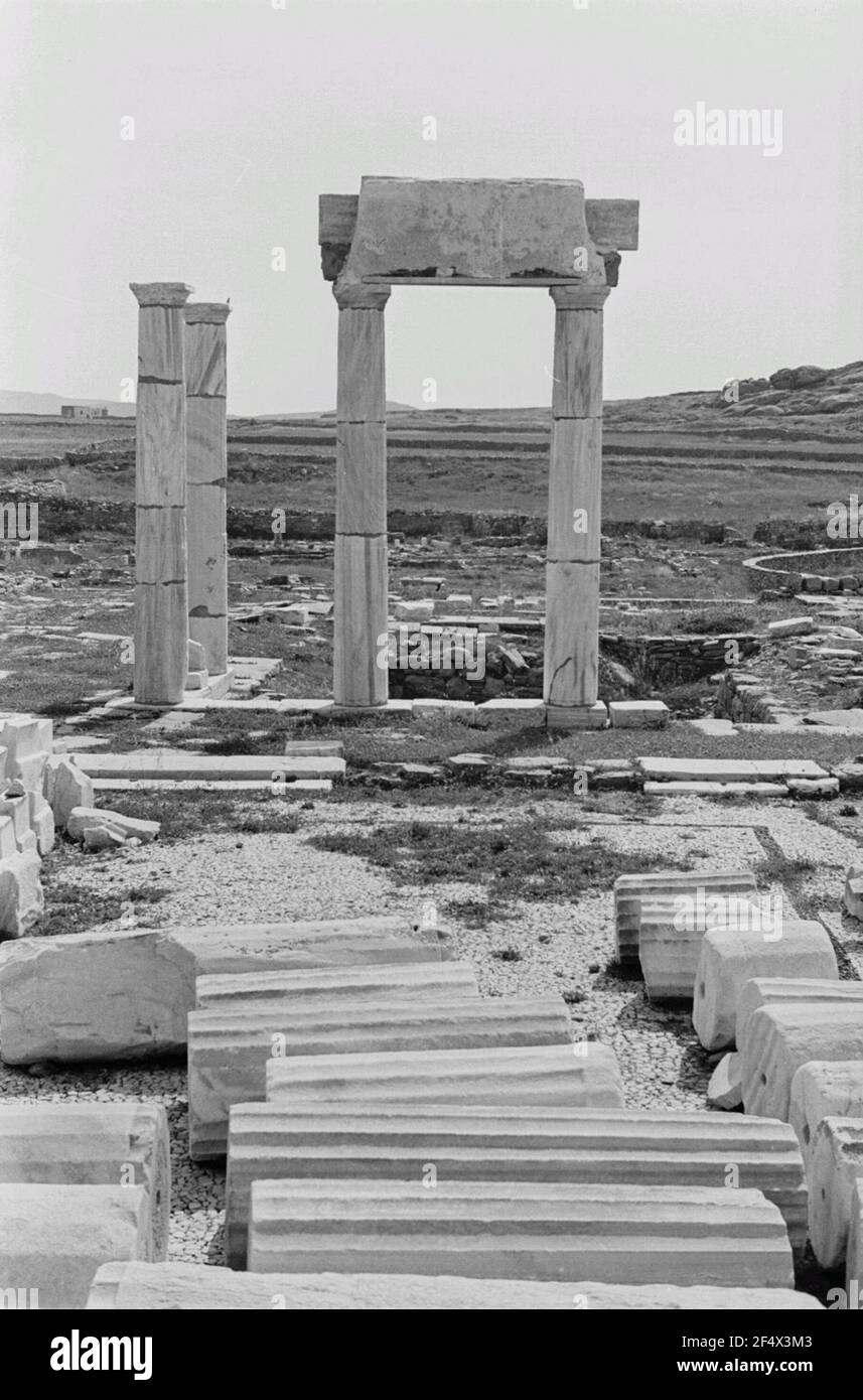 Travel photos Greece. Delos (city). Antique ruins Stock Photo - Alamy