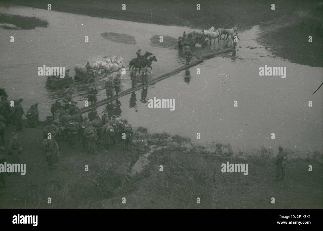 Second World War. Front pictures. Soviet Union. Infantryists crossing a ...