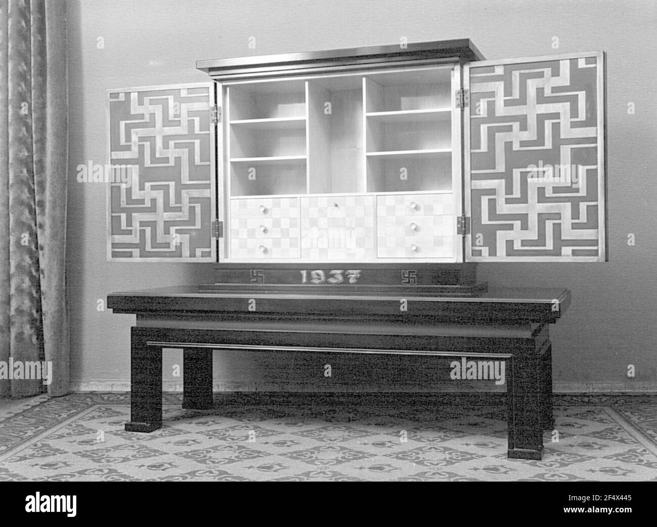 Cabinet layout Black and White Stock Photos & Images - Alamy