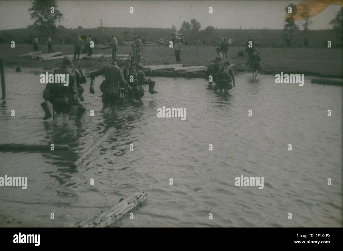 Second World War. Front pictures. Soviet Union. Infantryists crossing a ...