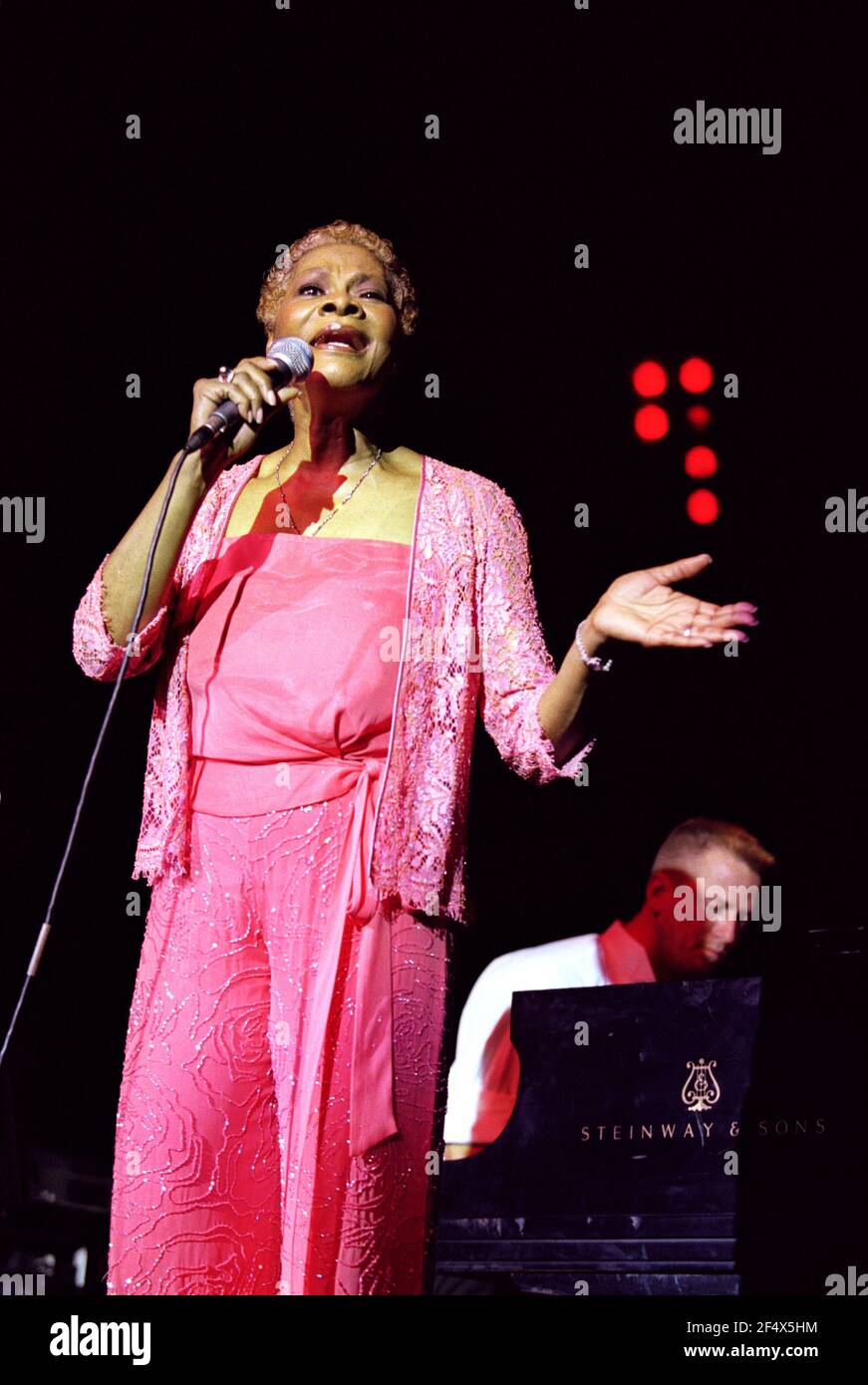 American singer dionne warwick on stage hi-res stock photography and ...