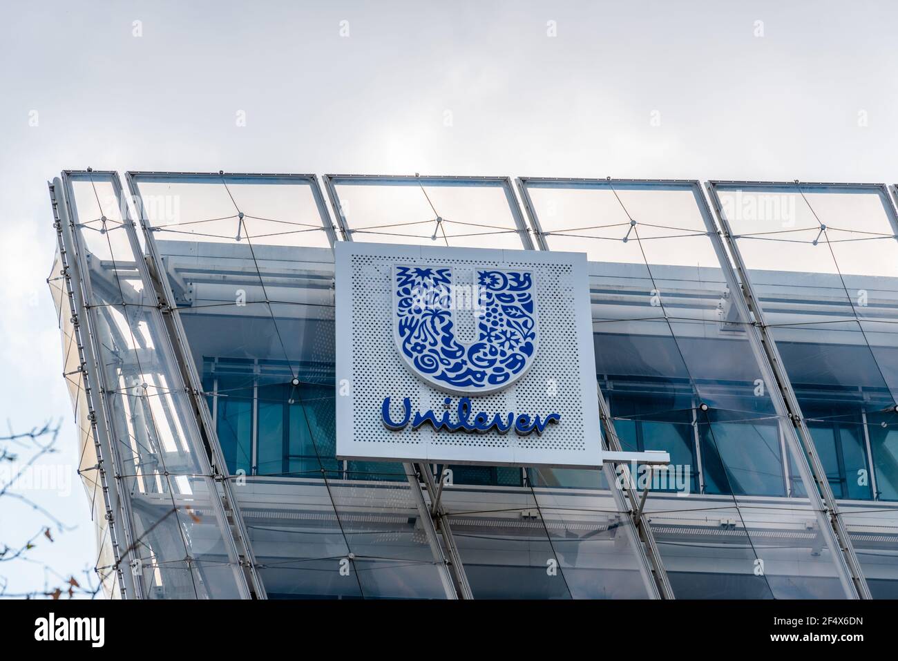 Unilever logo hi-res stock photography and images - Alamy