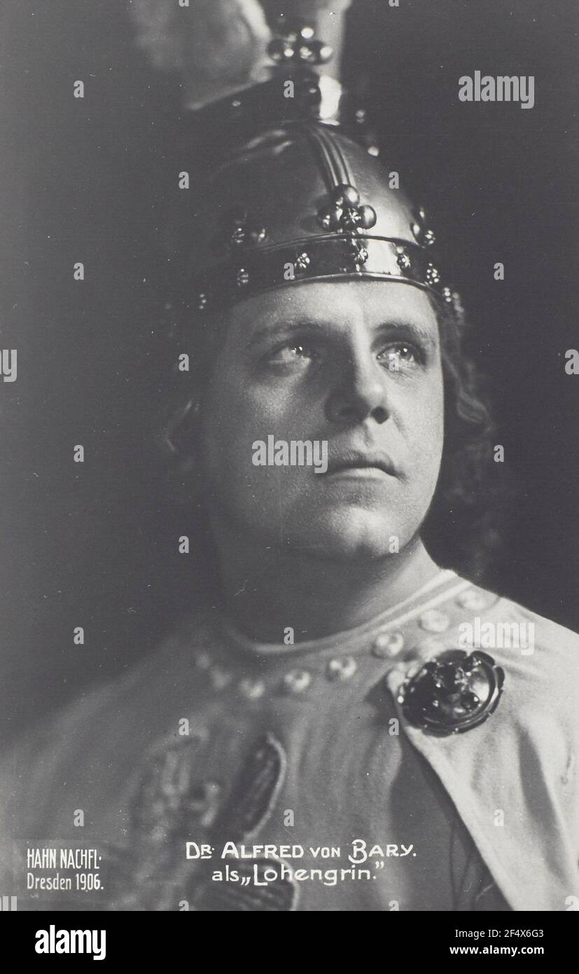 Opera singer stage lohengrin hi-res stock photography and images - Alamy