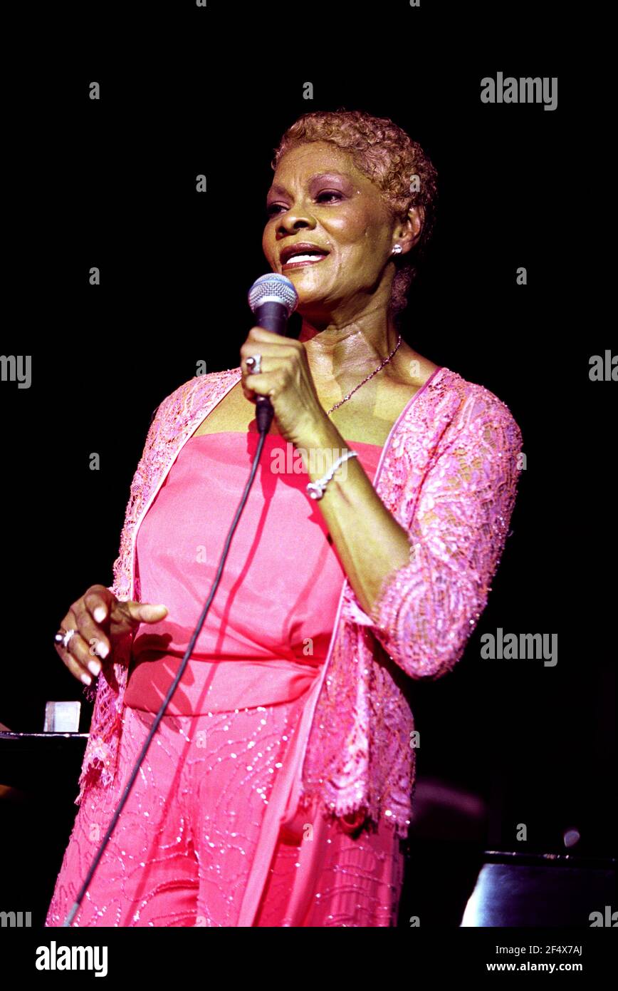 American singer dionne warwick hi-res stock photography and images - Alamy