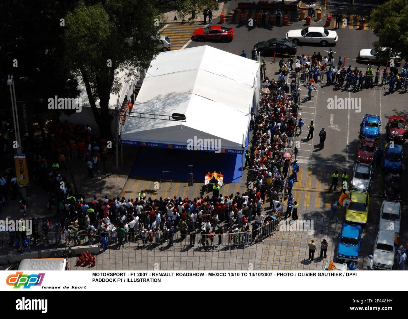 Paddock f1 hi-res stock photography and images - Alamy
