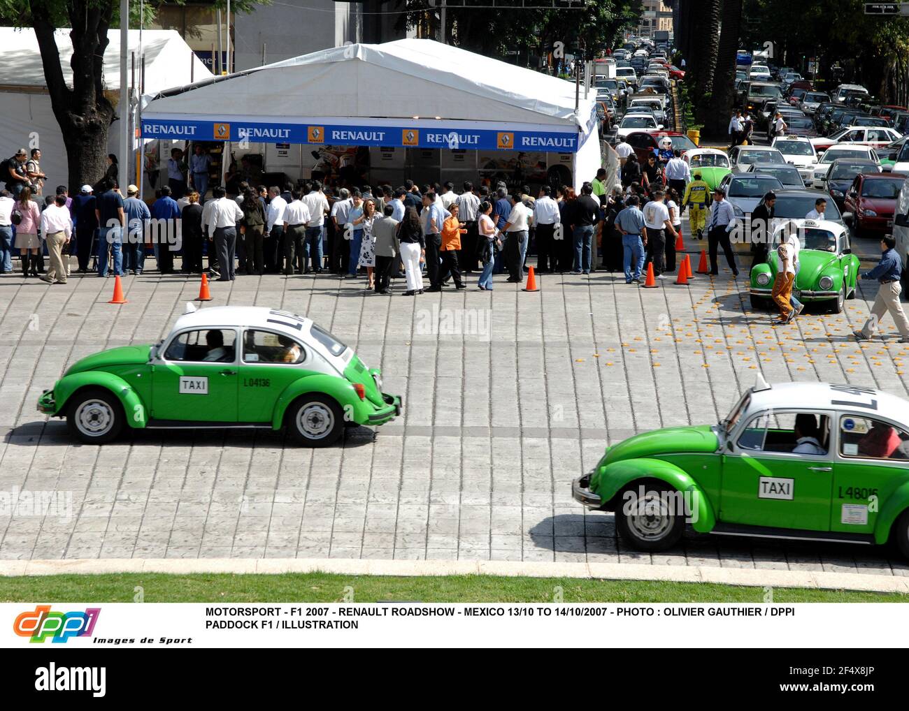 Paddock f1 hi-res stock photography and images - Alamy