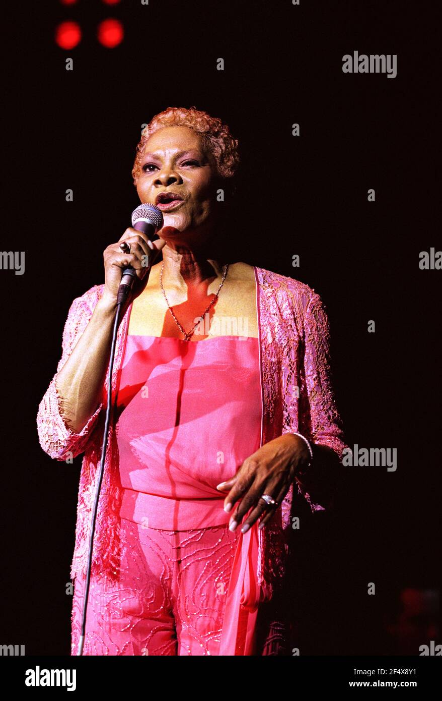 American singer dionne warwick on stage hi-res stock photography and ...