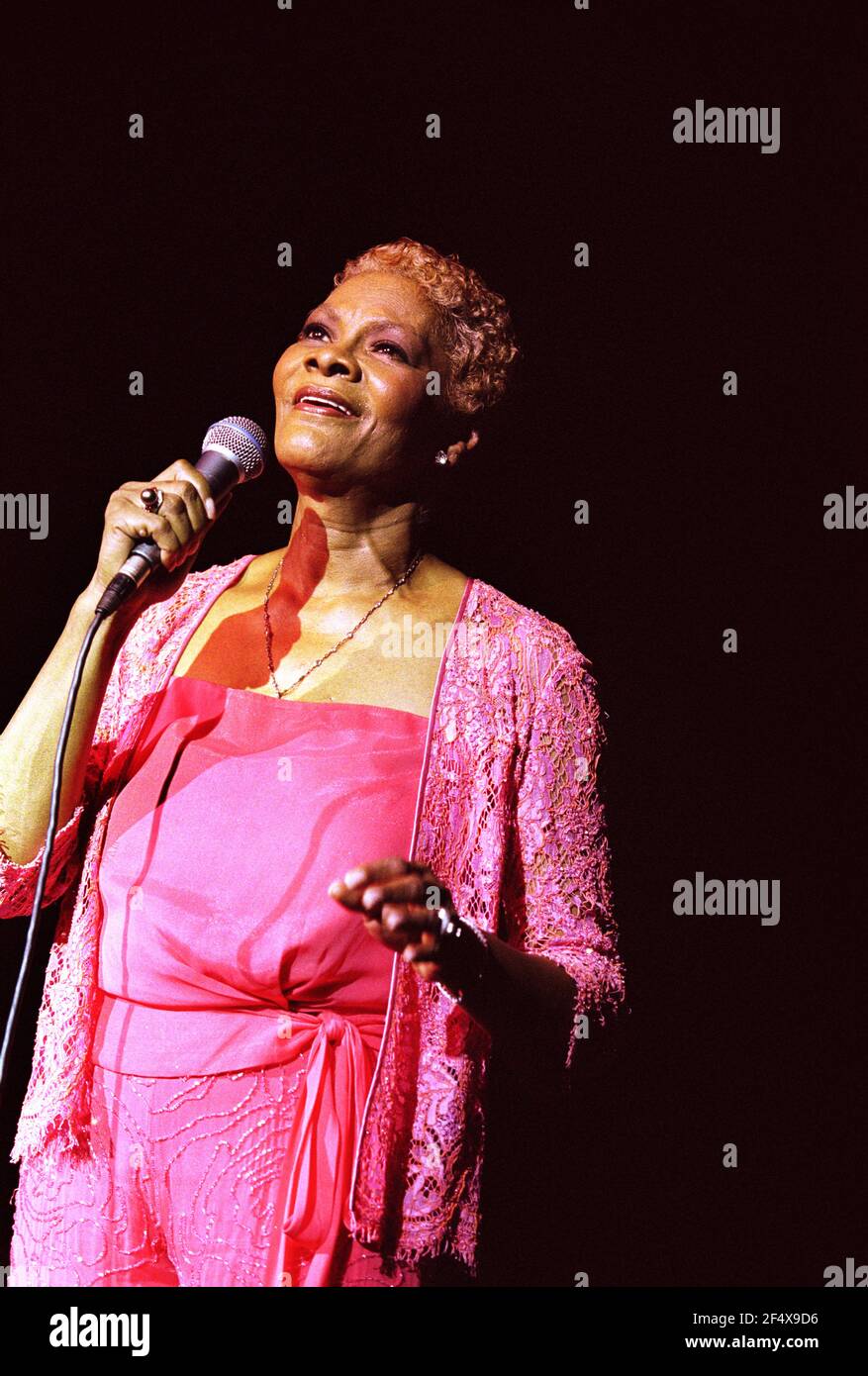 American singer dionne warwick on stage hi-res stock photography and ...