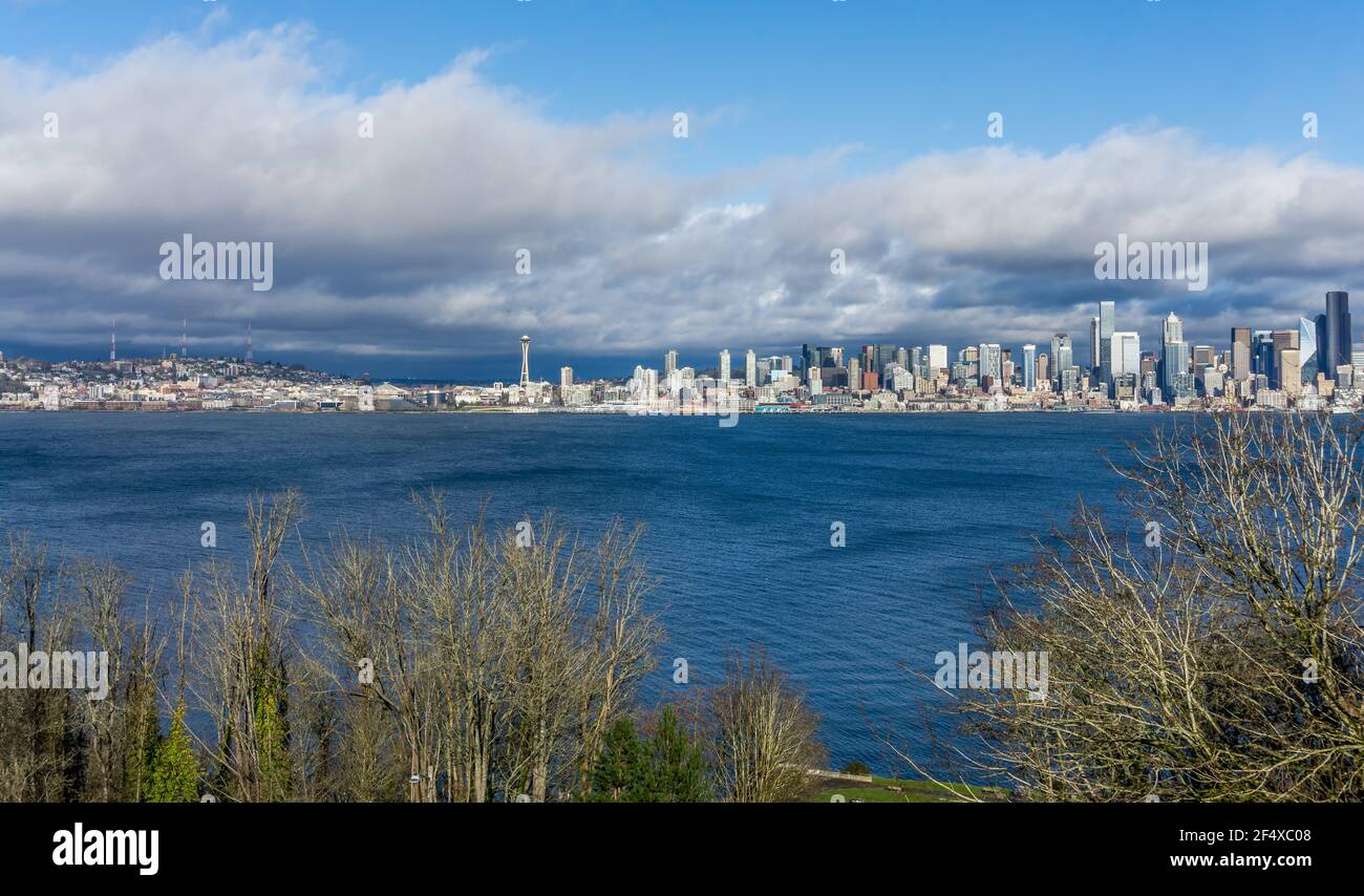 A view of the Seattle skyline on a clear day Stock Photo - Alamy