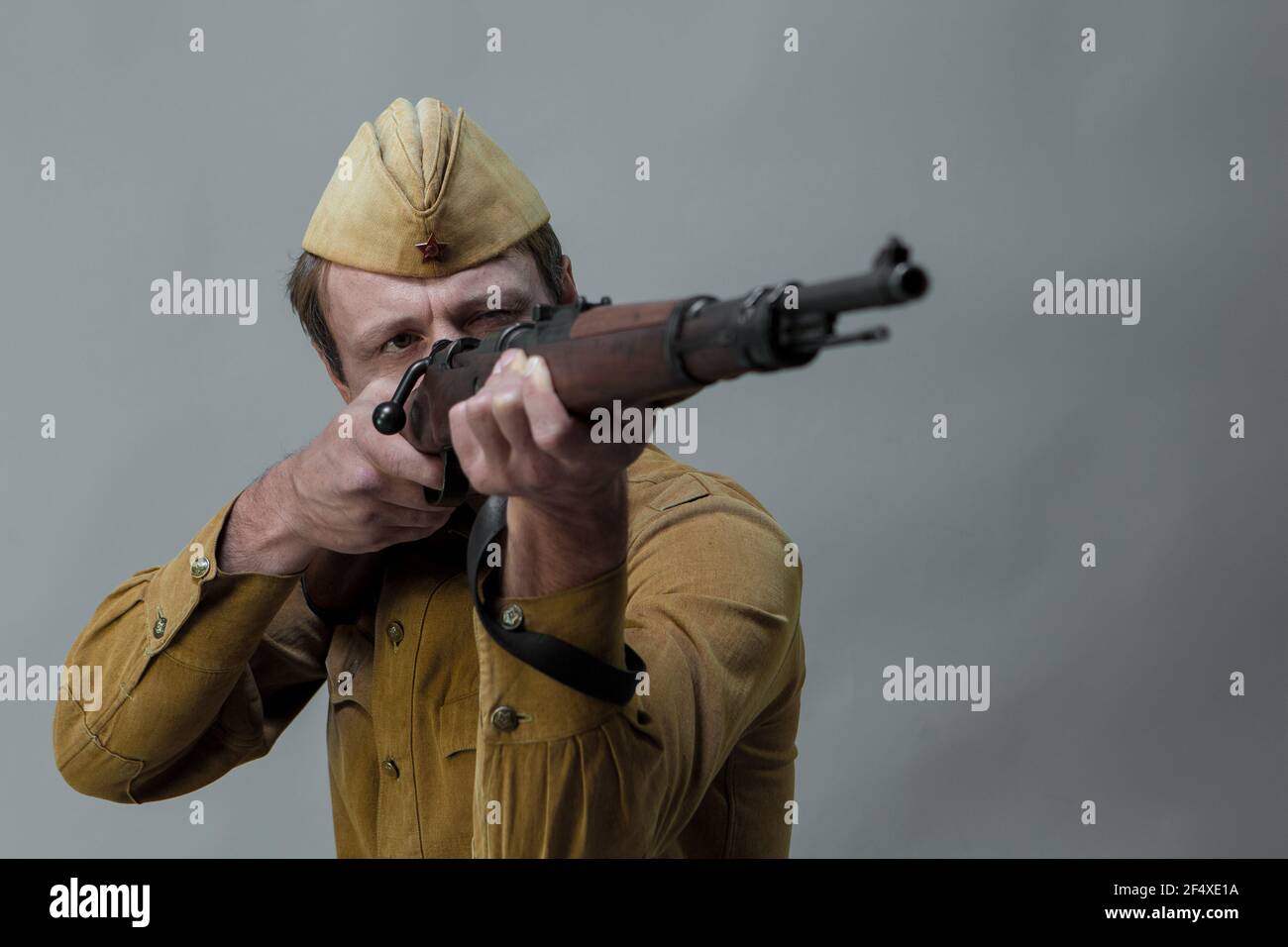 Hands soldier in ussr hi-res stock photography and images - Alamy