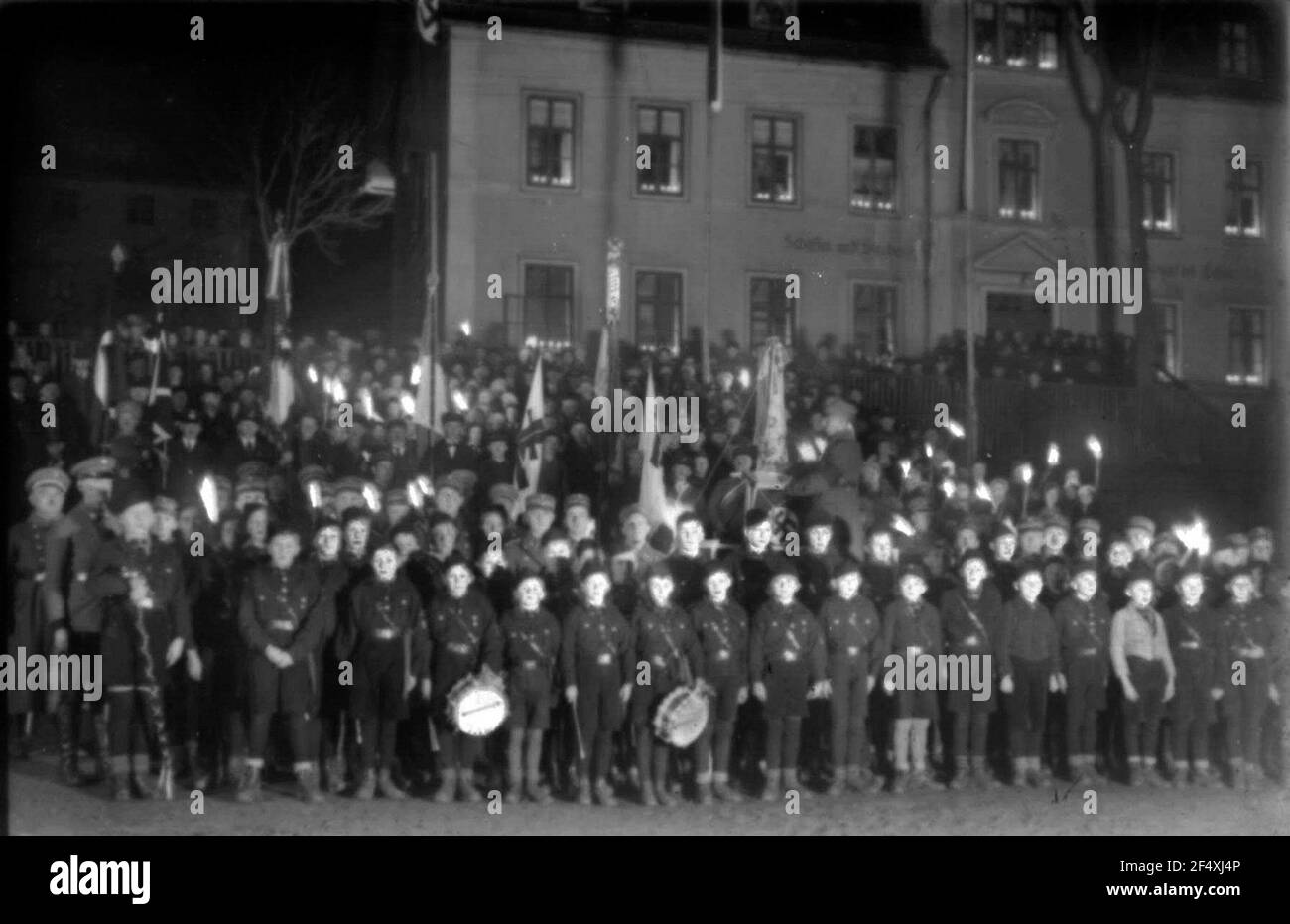 Sat and HJ to the Reichstag election in the schoolyard Stock Photo - Alamy