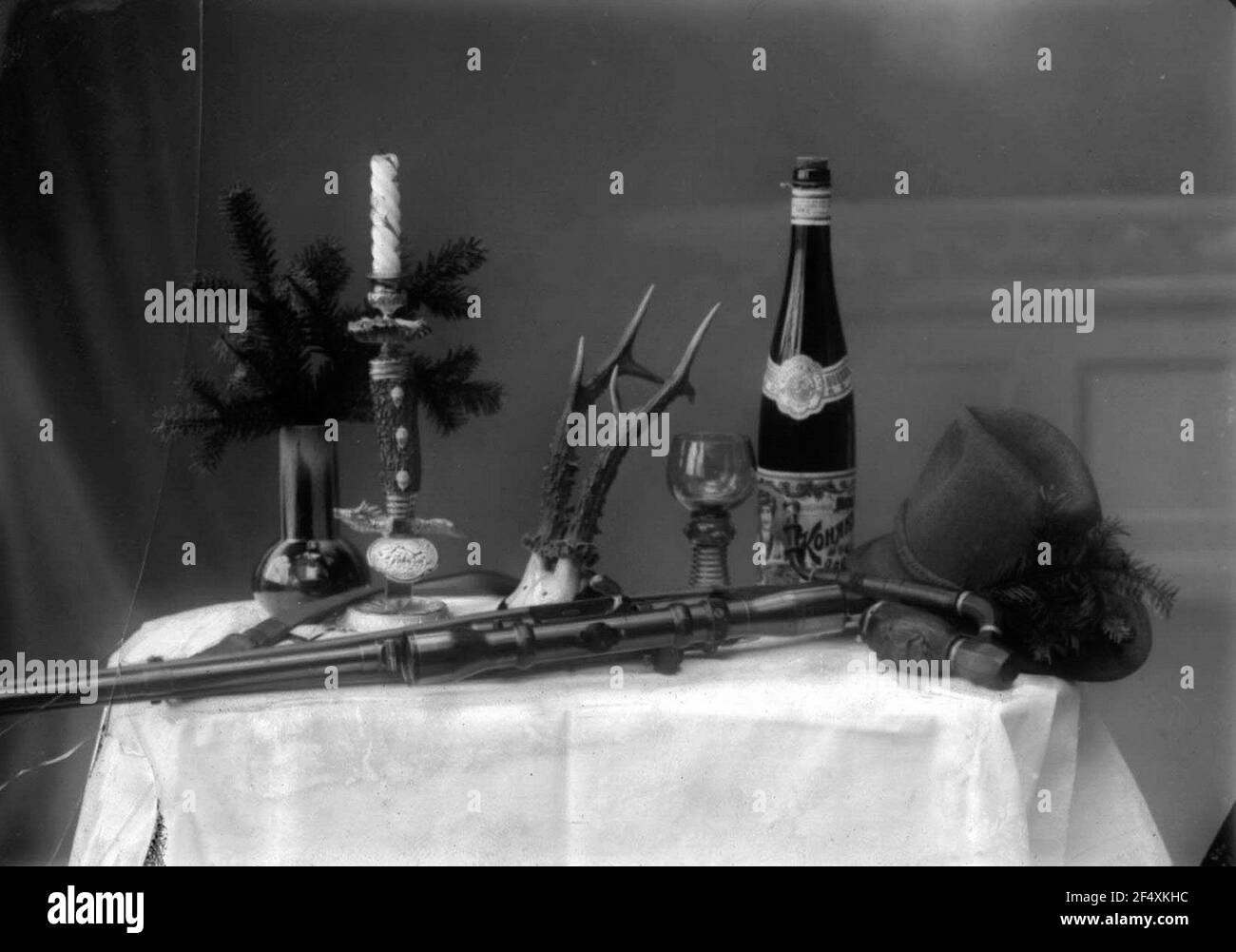 Hunting still life Stock Photo - Alamy