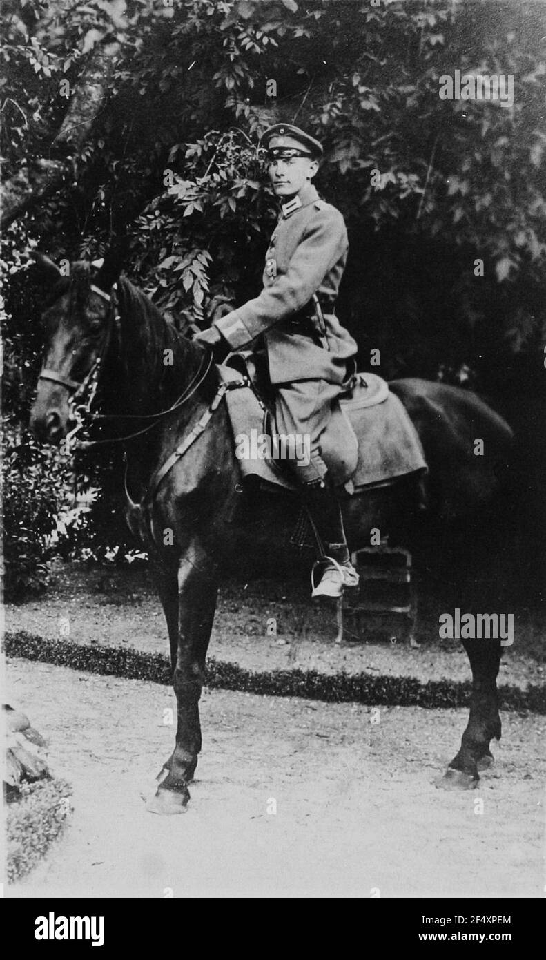 The later writer Ludwig Renn (Eiggl Arnold Friedrich Vieth von Golßenau ...