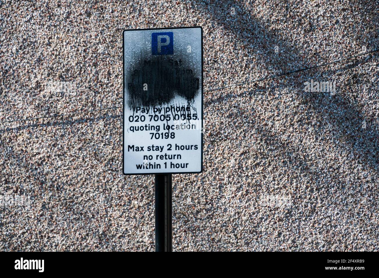 Controlled parking sign hi-res stock photography and images - Alamy