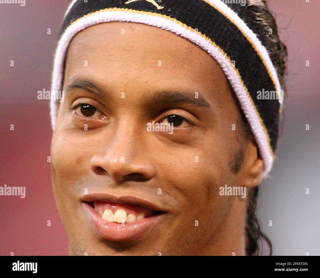 Ronaldinho smiles for the fans. FC Barcelona demolished New York Red ...