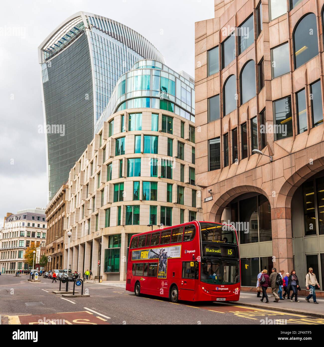 England uk city london bus hi-res stock photography and images - Alamy