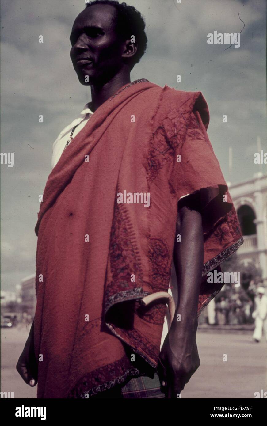 Man with red cloak hi-res stock photography and images - Alamy
