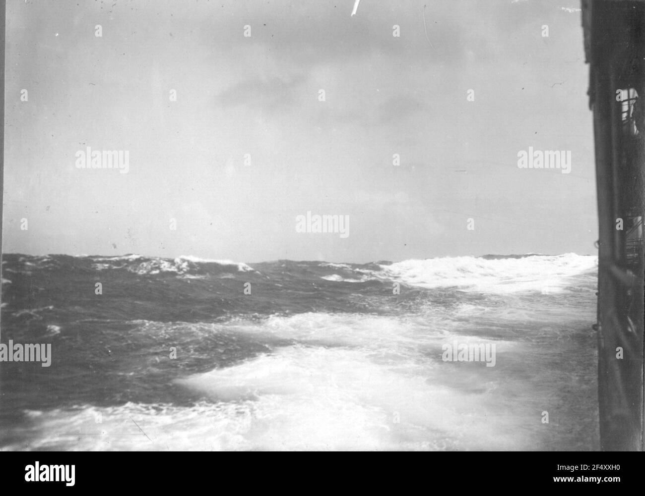 Longitudinal wave hi-res stock photography and images - Alamy