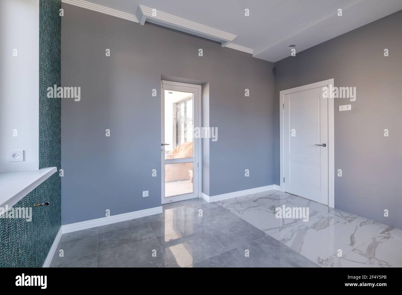 empty gray room with repair and without furniture Stock Photo - Alamy