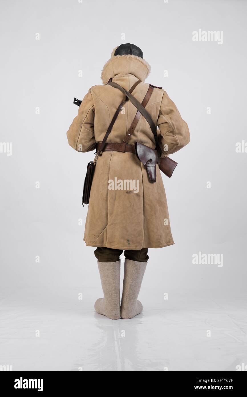 Ww2 soldier winter coat snow hi-res stock photography and images - Alamy