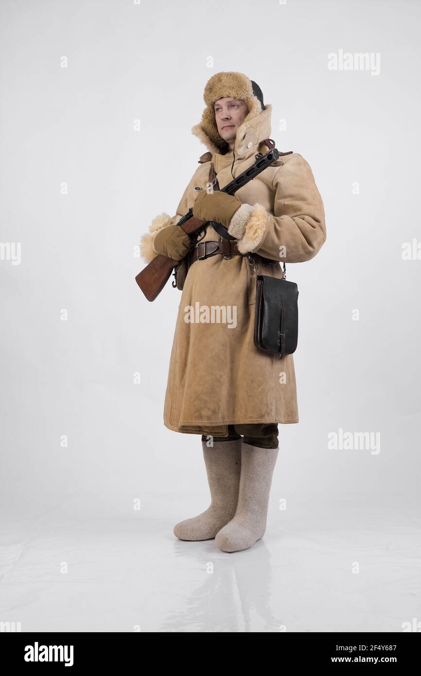 Ww2 soldier winter coat snow hi-res stock photography and images - Alamy