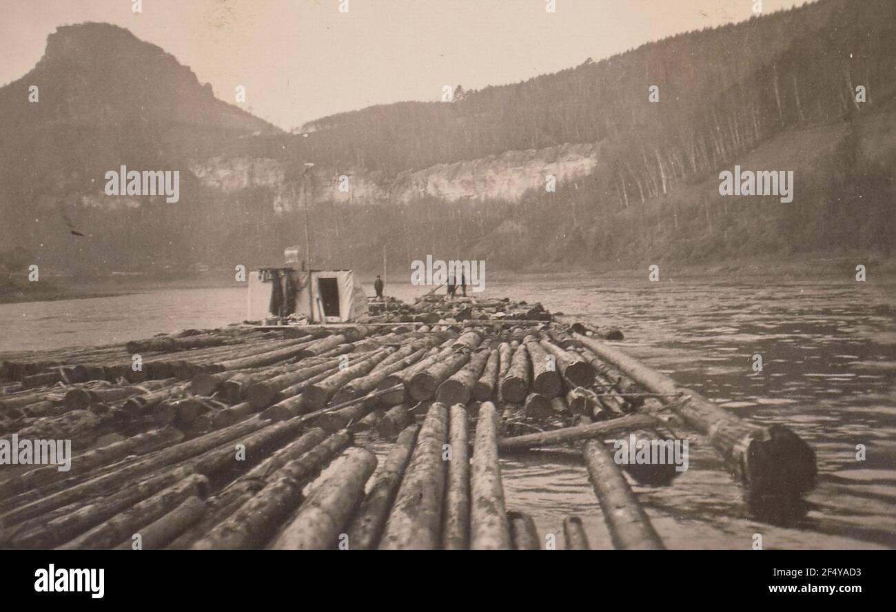 Floating raft (with raft floor) on the Elbe at the Lilienein Stock ...