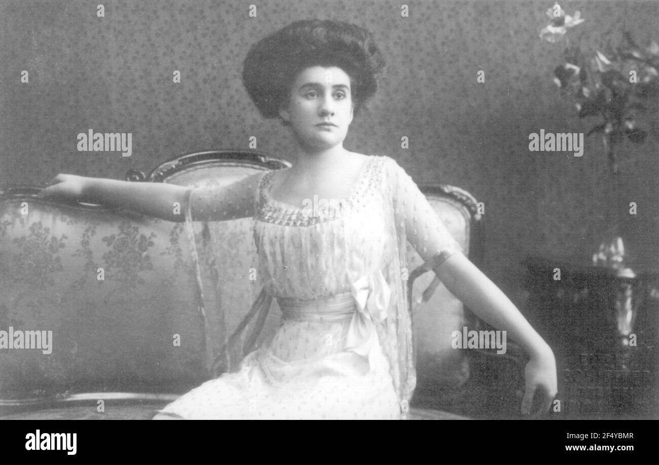 Portrait Irma Tervani (1887-1936, singer). Photography (World postcard ...