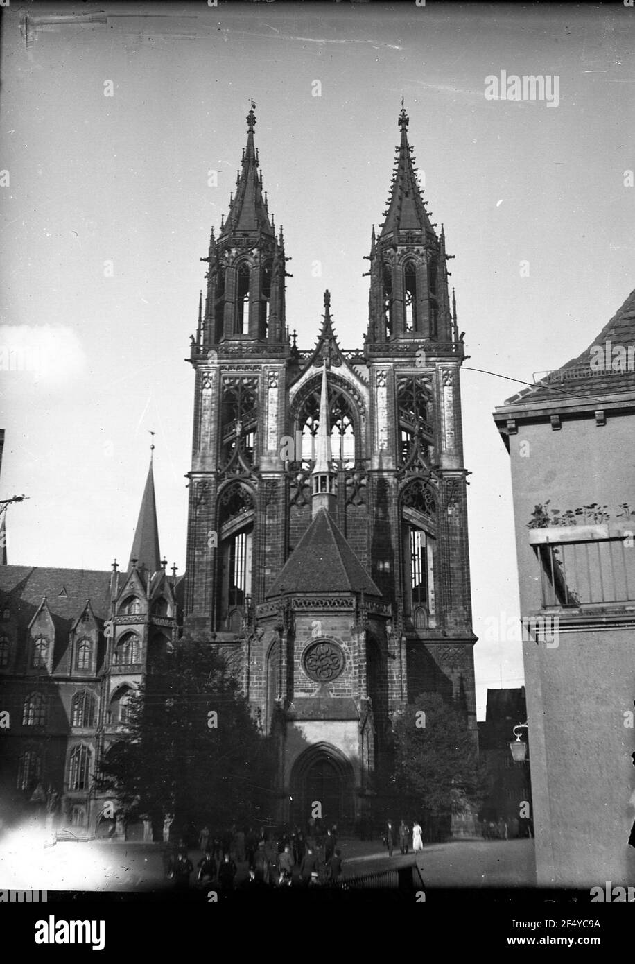 Architecture details view gothic Black and White Stock Photos & Images ...