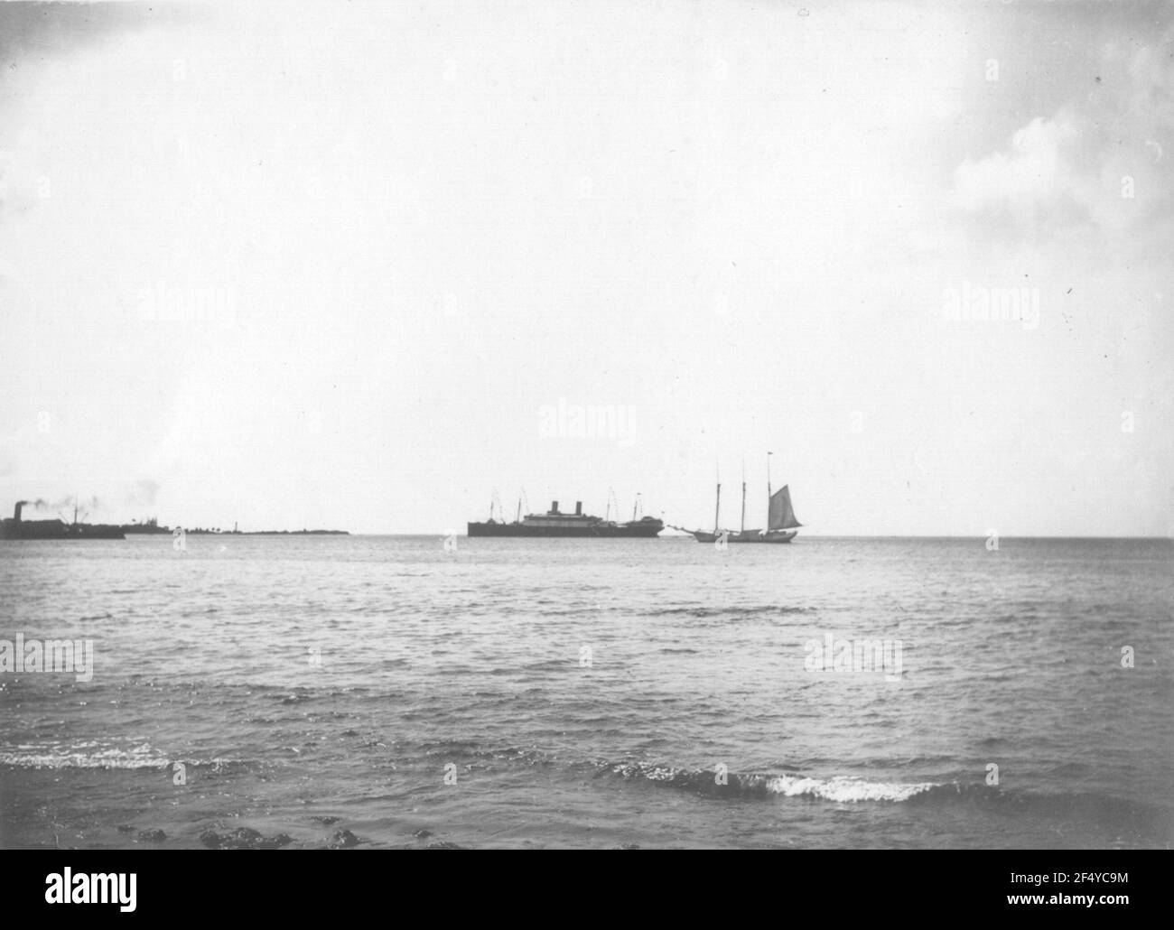 Harbor port boat ship Black and White Stock Photos & Images - Alamy