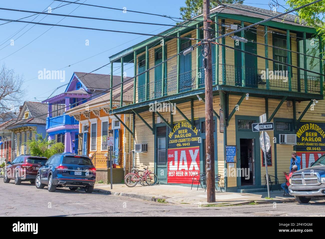 Entrance old kitchen bar hi-res stock photography and images - Alamy