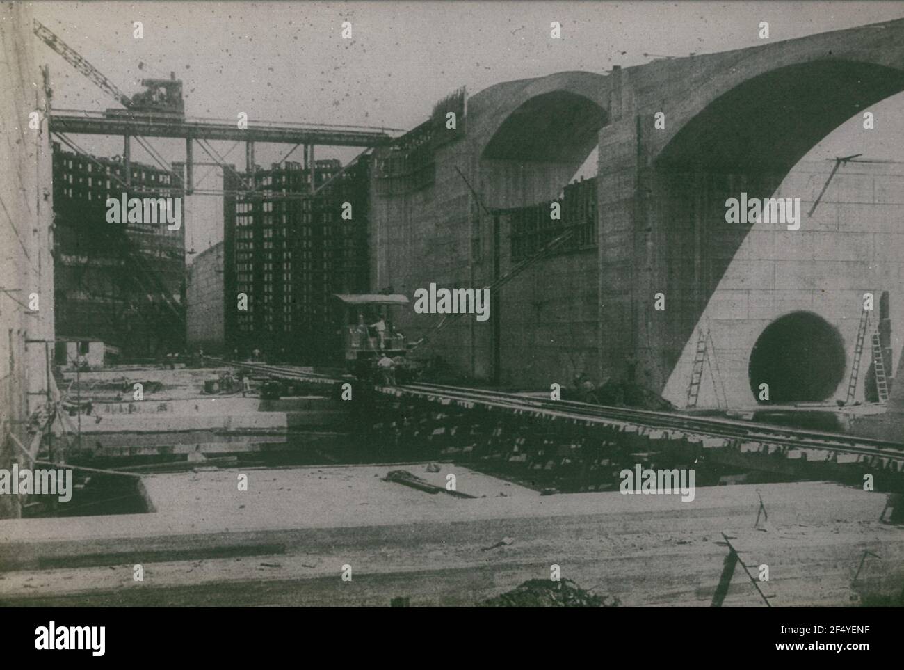 Egypt. Lock gate of the Sueskanal between the port cities of Port Said ...