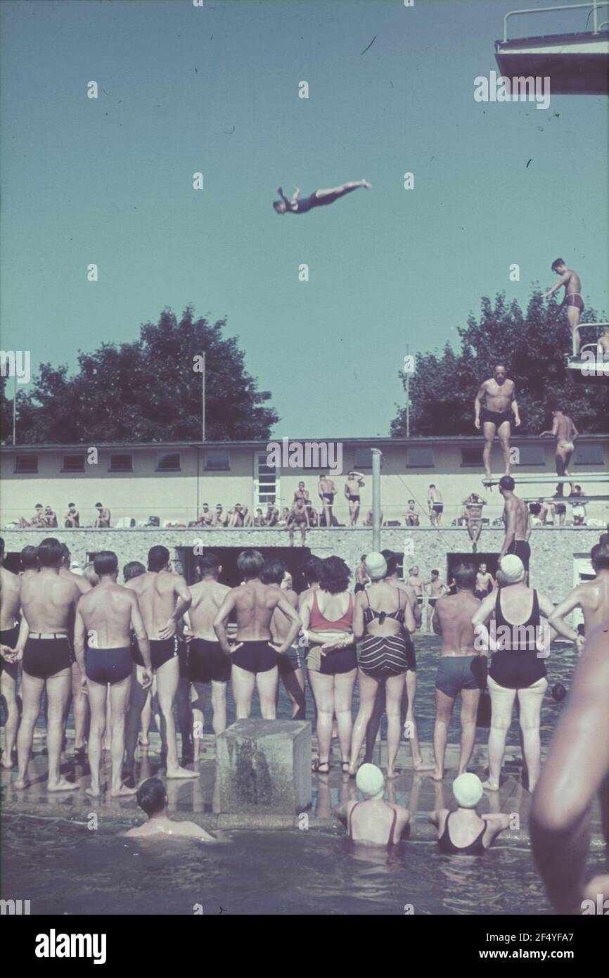 Pool jump pointing hi-res stock photography and images - Alamy