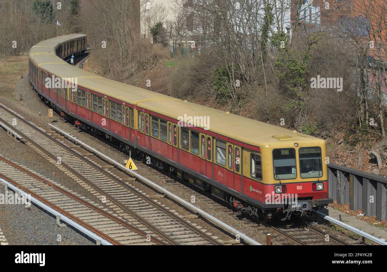 S-Bahn S 46, Halensee, Wilmersdorf, Berlin, Deutschland Stock Photo - Alamy