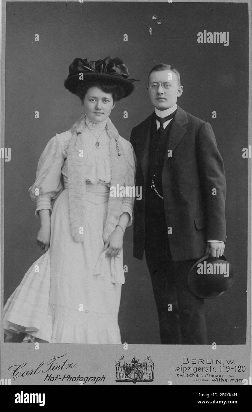 Photo portrait couple young Black and White Stock Photos & Images - Alamy