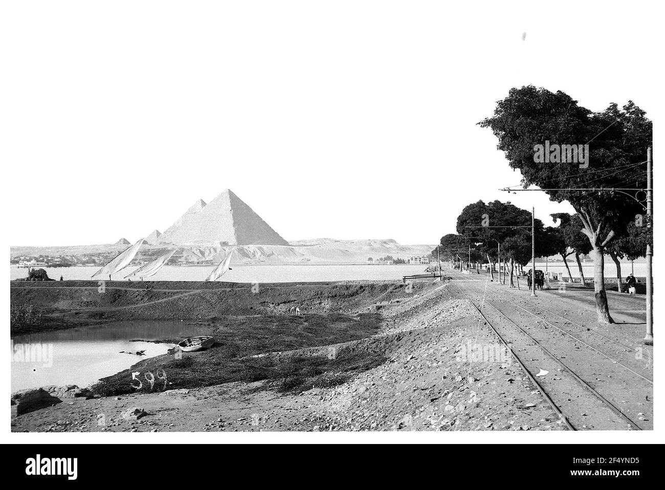 Ancient giza pyramids Cut Out Stock Images & Pictures - Alamy